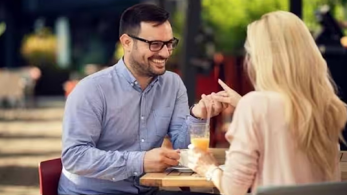 पहली मुलाकात में ही हो जाएगी इंप्रेस, उसके सामने इन बातों का रखें ध्यान ...