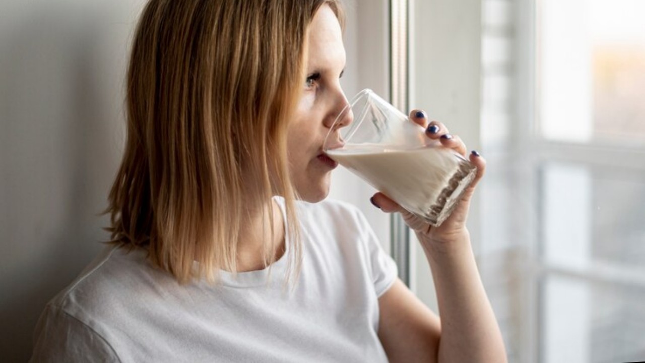 Foods Not To Eat With Milk: दूध के साथ भूलकर भी न खाएं ये 6 चीजें, वरना ...