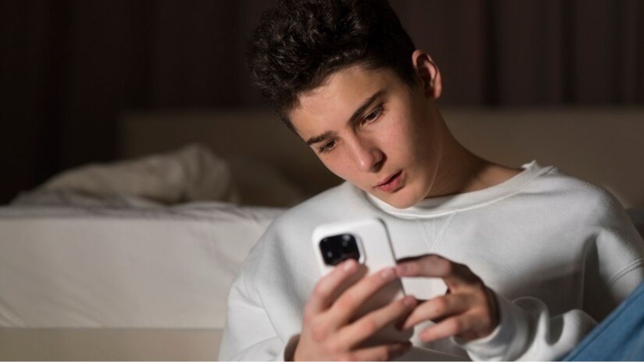कैसा ये इश्क है…? चैटबॉट के चक्कर में 14 साल के लड़के ले ली अपनी जान ...