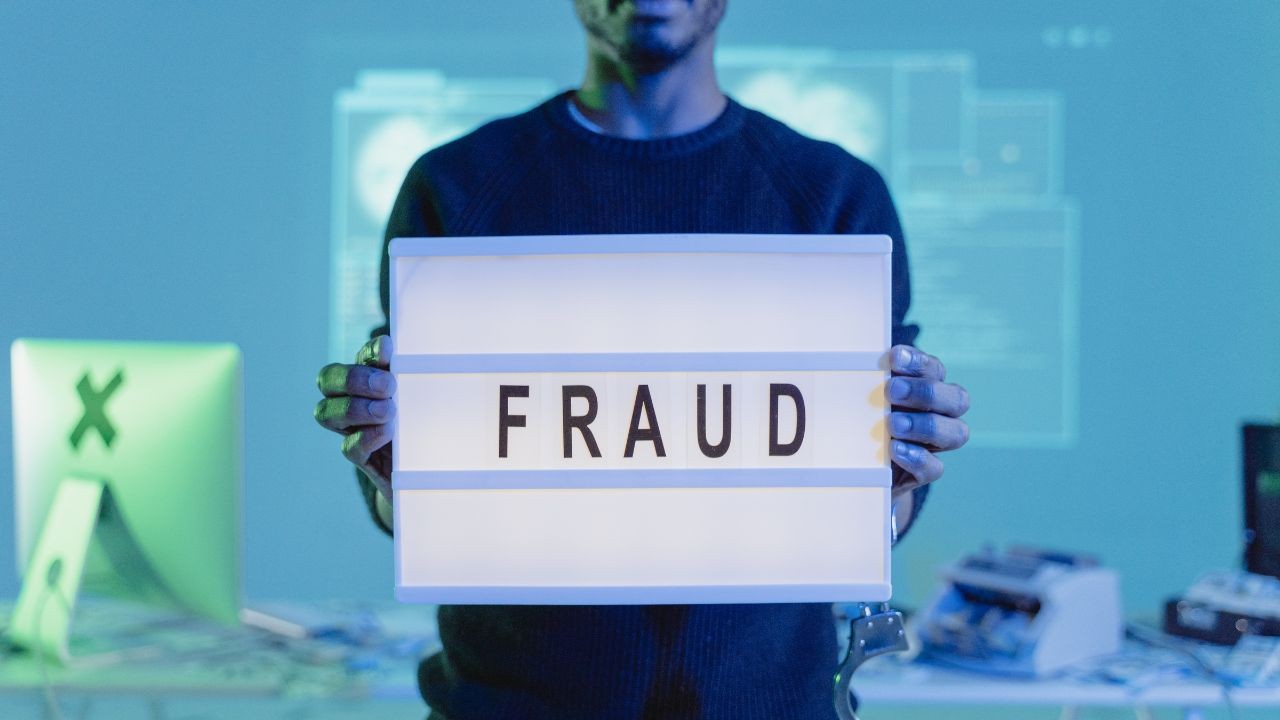 eSIM Fraud: एक गलती और महिला को लगा 27 लाख रुपये का झटका, सिम के चक्कर ...