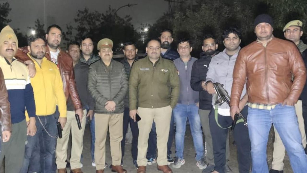 कारोबारी के घर लूट करने वाले बदमाश और पुलिस के बीच मुठभेड़, 4 लुटेरे घायल | Noida Encounter ...