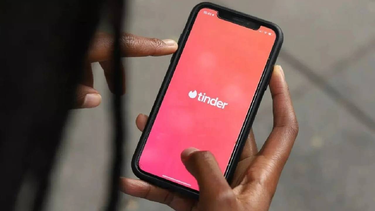 टिंडर पर लुटी मुंबई की महिला, बातों में आकर खुद ही ट्रांसफर कर दिए ...